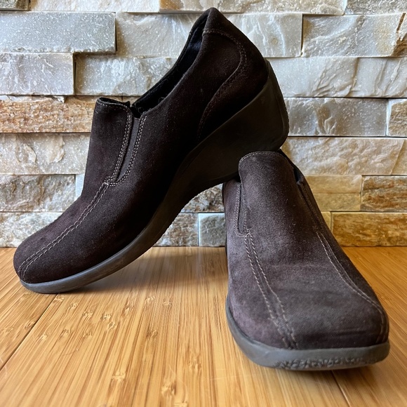 La CANADIENNE | Shoes | La Canadienne Erica Wedge Brown Waterproof ...